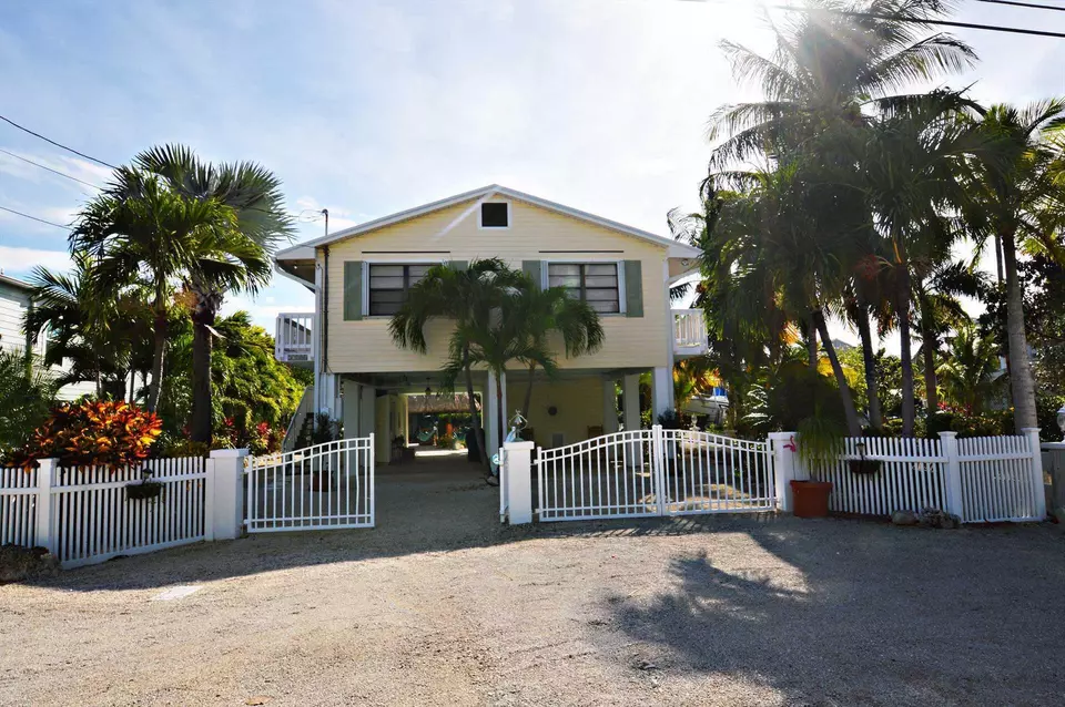 27384 Barbuda Ln, Ramrod Key, FL 33042 | 19 Photos - Movoto