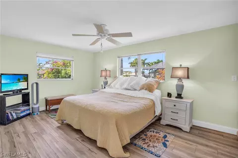5301 SW 8th Pl, Cape Coral, FL 33914 | 48 Photos - Movoto