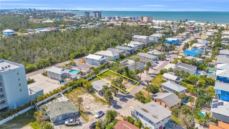 250 Fairweather Ln, Fort Myers Beach, FL 33931 | MLS# 225082979 | 14 ...