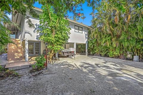 2022 Frederick St, Naples, FL 34112 | 28 Photos | MLS #223026932 - Movoto