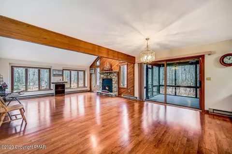 2121 Red Spruce Rd, Pocono Pines, PA 18350 - Movoto