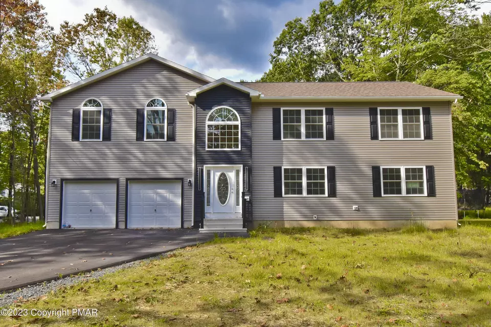 3127 Wintergreen Ln, Pocono Summit, PA 18346 | 50 Photos - Movoto