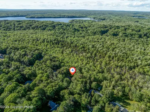 5144 Pine Tree Ln, Pocono Summit, PA 18346 | 48 Photos - Movoto