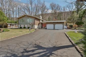 81 Park Ave, Nesquehoning, PA 18240 | MLS# PM-130694 | 49 Photos - Movoto