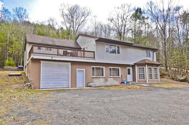 982 Long Ridge Rd, Hawley, PA 18428 | MLS# PM-130701 | 39 Photos - Movoto
