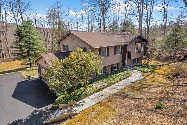 1134 Scotrun Dr, Scotrun, PA 18355 | MLS# PM-130904 | 34 Photos - Movoto