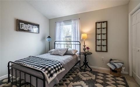 15 Colony Oaks Dr, Shaler, PA 15209 | 25 Photos - Movoto