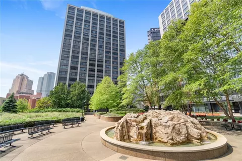 112 Washington Pl #2C, Pittsburgh, PA 15219 | 33 Photos - Movoto