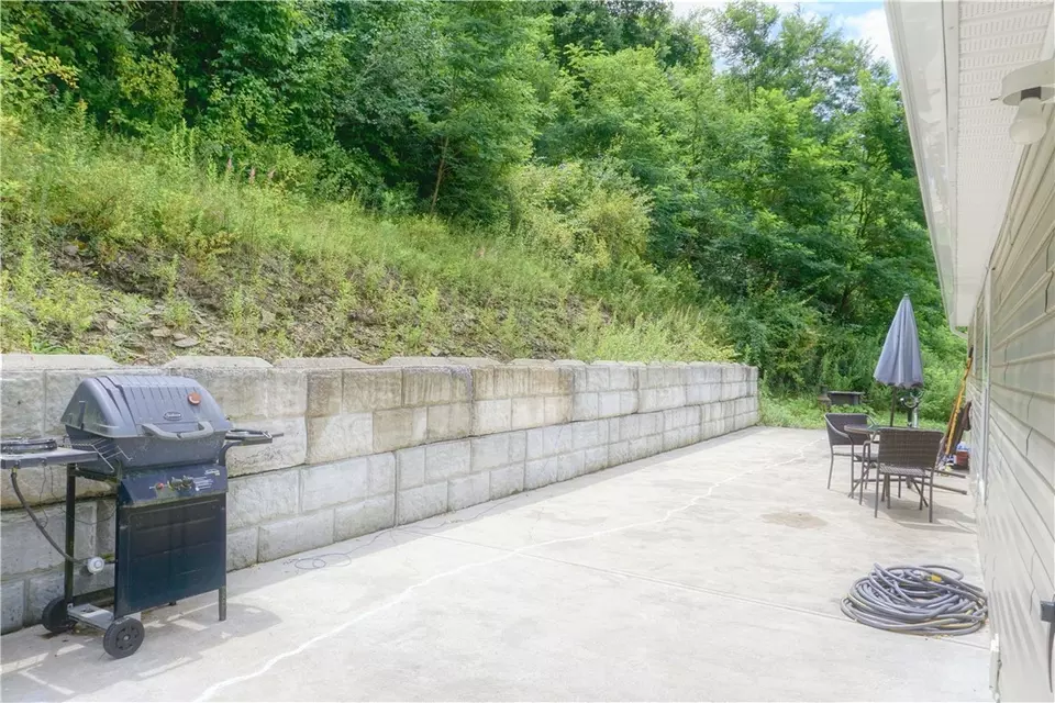 218 Rustic Ridge Ln, Butler, PA 16001 | 19 Photos - Movoto