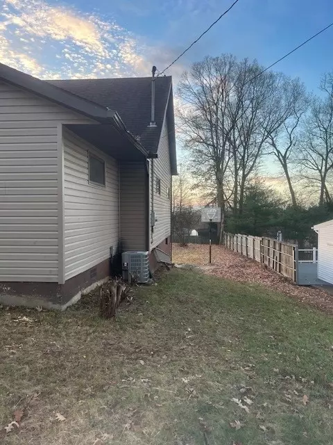 430 Shady Ln, New Castle, PA 16105 | 16 Photos - Movoto