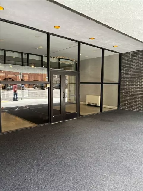 112 Washington Pl #7C, Pittsburgh, PA 15219 | 37 Photos - Movoto