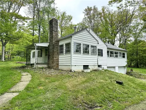 145 Mellott Dr, Johnstown, PA 15905 | 16 Photos - Movoto