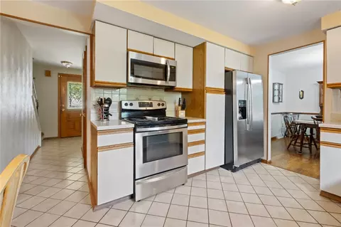 3303 Appel Rd, Bethel Park, PA 15102 | 37 Photos - Movoto