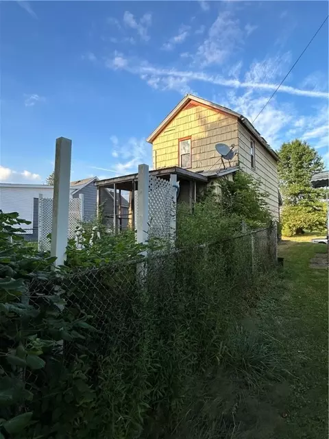 922 Emerson Ave, Farrell, PA 16121 | 16 Photos - Movoto