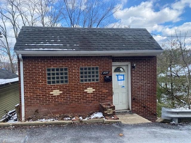 891 Munn St, Homestead, PA 15120 | MLS# 1688672 | 14 Photos - Movoto