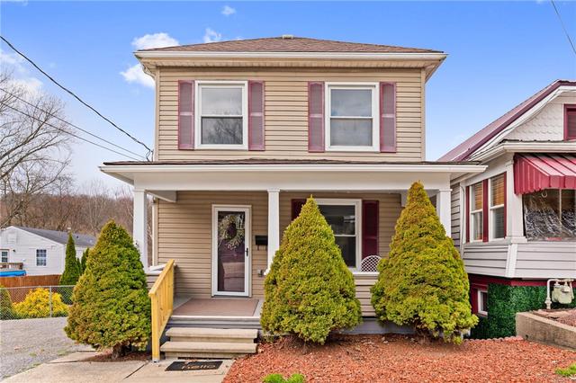 912 Holland St, Vandergrift, PA 15690 | MLS# 1693795 | 28 Photos - Movoto