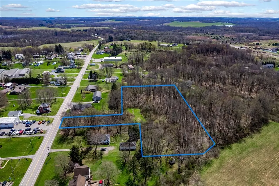 573 E Main St Ext, Grove City, PA 16127 | MLS# 1697824 | 7 Photos - Movoto