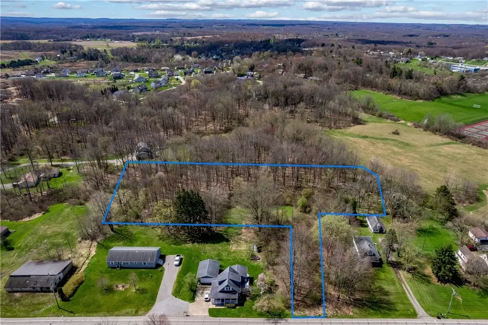 573 E Main St Ext, Grove City, PA 16127 | MLS# 1697824 | 7 Photos - Movoto