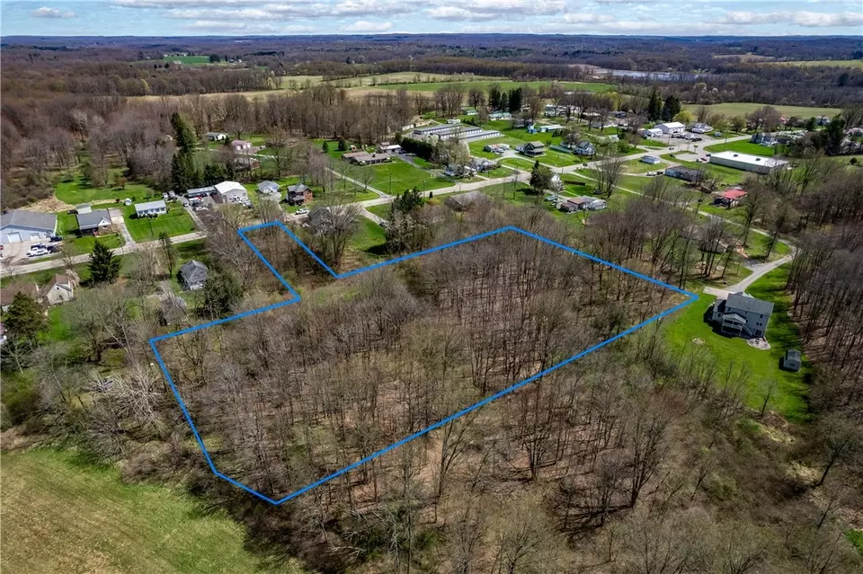 573 E Main St Ext, Grove City, PA 16127 | MLS# 1697824 | 7 Photos - Movoto