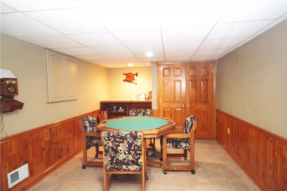 306 Country View Dr, Lower Burrell, PA 15068 | MLS# 1698849 | 29 Photos ...