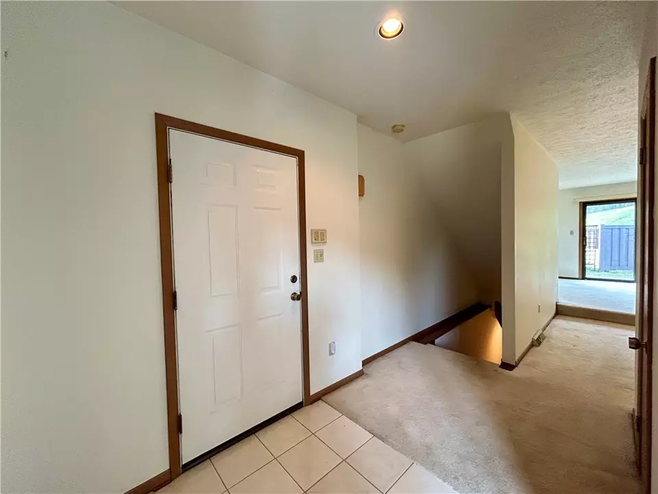 401 Spring Run Dr, Monroeville, PA 15146 | MLS# 1715052 | 31 Photos ...
