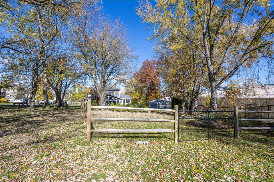 10 Coolidge St, Uniontown, PA 15401 | MLS# 1731441 | 22 Photos - Movoto