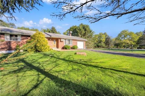 6204 Cardinal Dr, East Stroudsburg, PA 18301 | 36 Photos | MLS #702255 ...