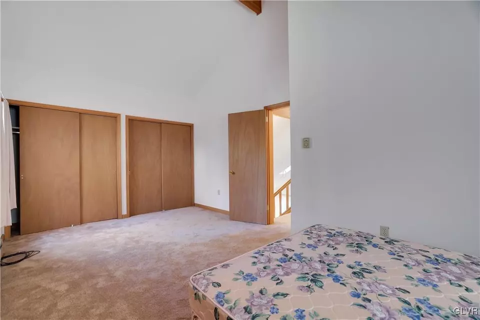 2104 Scarborough, Saw Creek, PA 18324 | MLS# 747506 | 32 Photos - Movoto