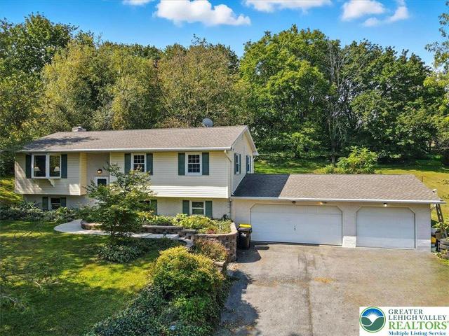 579 Overlook Cir, Walnutport, PA 18088 | 66 Photos - Movoto