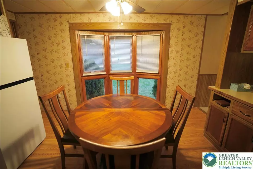 12 Stacey Dr, Walnutport, PA 18088 | MLS# 767700 | 22 Photos - Movoto