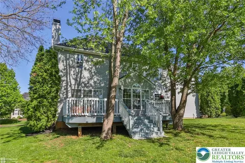 2325 Chablis Dr, Macungie, PA 18062 | MLS# 776592 | 41 Photos - Movoto