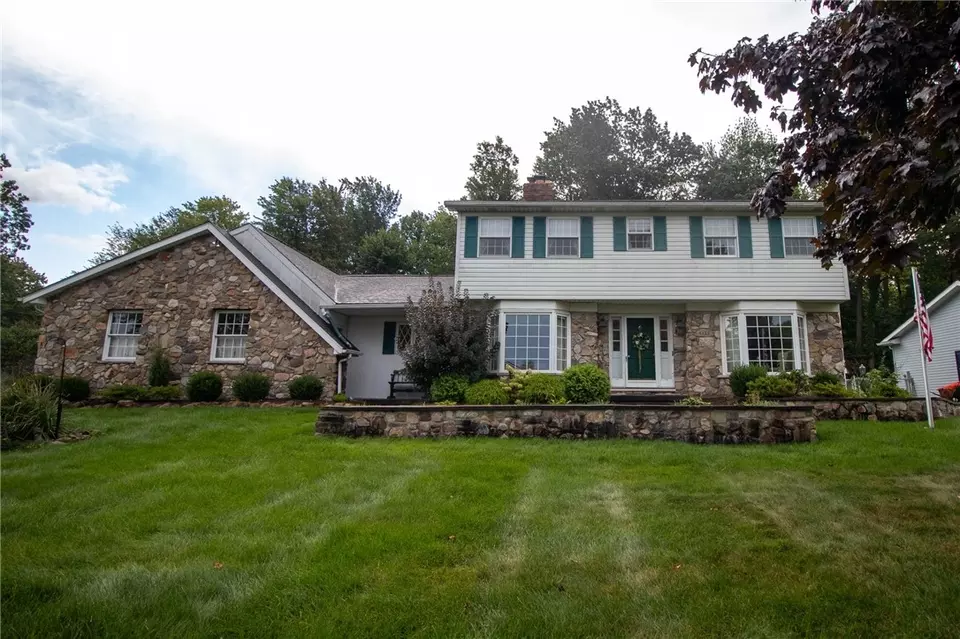 4423 Holiday Dr, Erie, PA 16506 | 35 Photos - Movoto