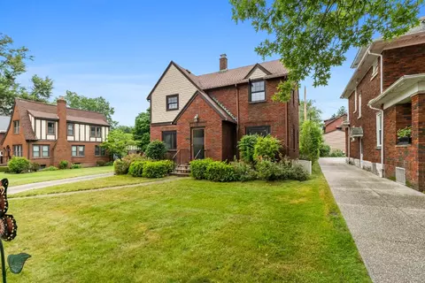 3935 Myrtle St, Erie, PA 16508 | 24 Photos - Movoto