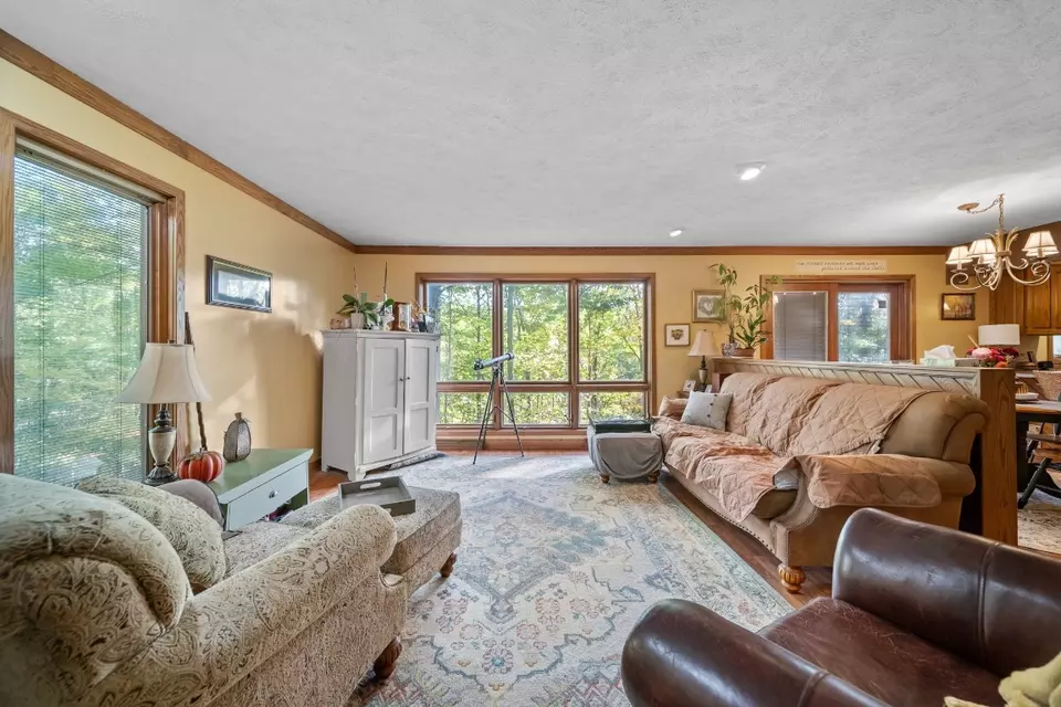 5449 Pepperwood Cir, Erie, PA 16506 | MLS# 188419 | 49 Photos - Movoto