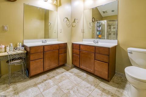 11 Hunters Crossing Rd, East Franklin, NJ 08873 | 12 Photos | MLS ...