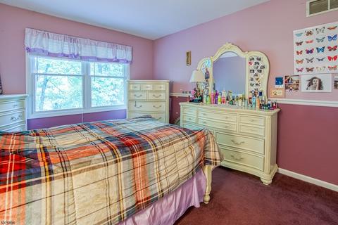 11 Hunters Crossing Rd, East Franklin, NJ 08873 | 12 Photos | MLS ...