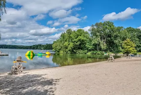 930 Pines Lake Dr, Wayne, NJ 07470 | 45 Photos - Movoto