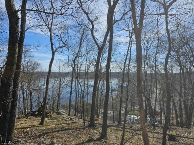7 Sussex, Hopatcong Boro, NJ 07843 | 13 Photos - Movoto