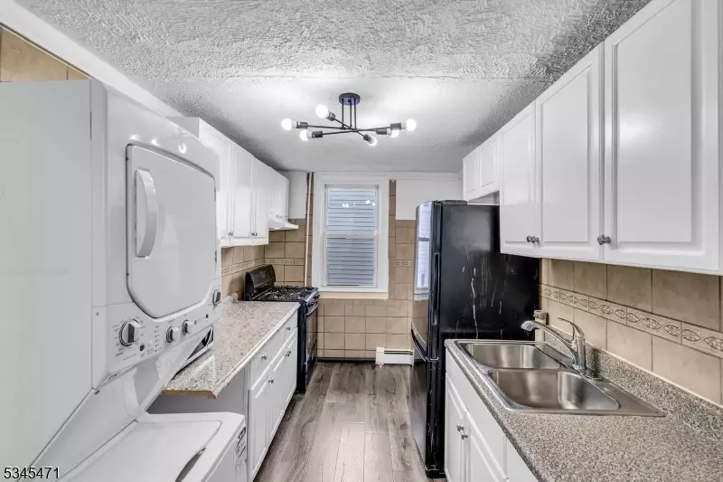 192 E Albert St, Rahway, NJ 07065 | MLS# 3952034 | 29 Photos - Movoto