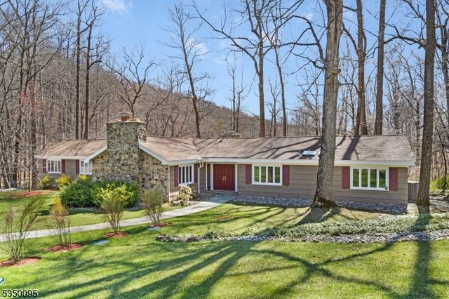 19 Summit Rd, Brookside, NJ 07926 | MLS# 3956379 | 34 Photos - Movoto