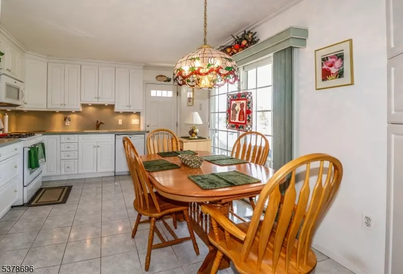 11 Dufoe Pl, Colonia, NJ 07067 | MLS# 3981433 | 28 Photos - Movoto