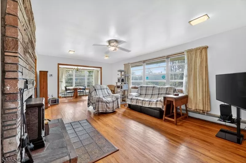 532 Drakestown Rd, Flanders, NJ 07836 | MLS# 3990412 | 17 Photos - Movoto
