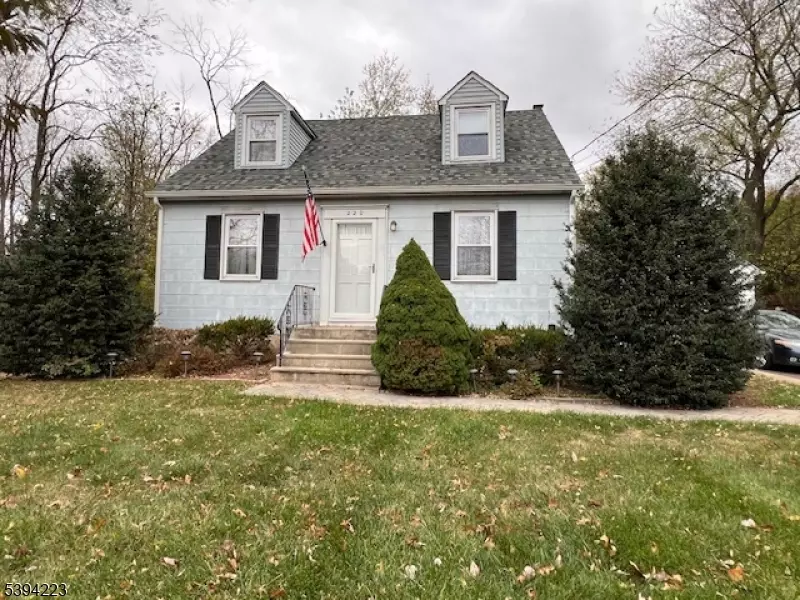 220 Stirling Rd, Warren, NJ 07059 | MLS# 3995091 | 3 Photos - Movoto