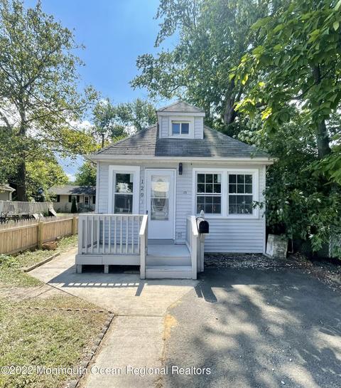 120 Crescent St, Keansburg, NJ 07734 | 12 Photos | MLS #22237936 - Movoto