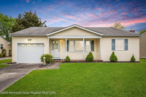 3 Basset Ct, Toms River, NJ 08757 | 29 Photos | MLS #22316893 - Movoto