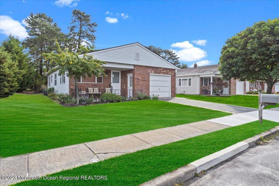 12 Dawn Way, Toms River, NJ 08757 | 33 Photos - Movoto