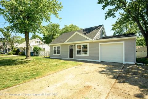 Single Family Homes with 3+ Bedrooms for Sale in Hazlet NJ