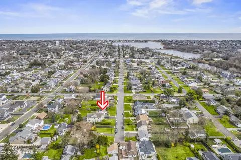 906 Central Ave, Spring Lake Heights, NJ 07762 | 38 Photos - Movoto