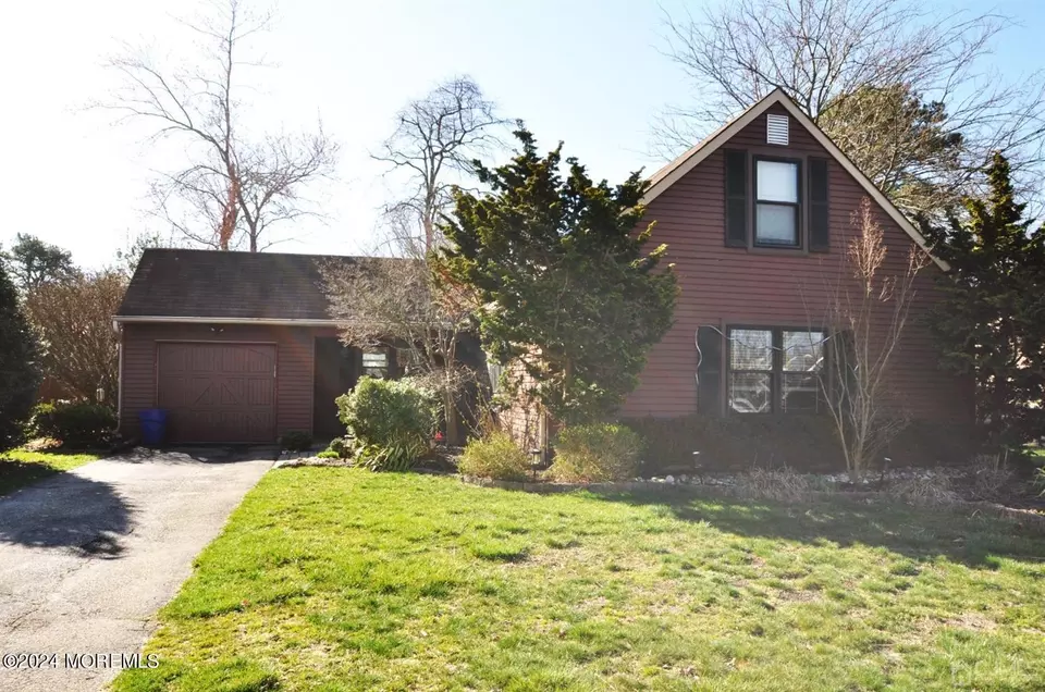 8 Winsted Dr, Howell, NJ 07731 | 13 Photos - Movoto