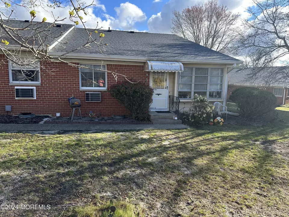 14 Independence Pkwy # E, Whiting, NJ 08759 | 17 Photos - Movoto